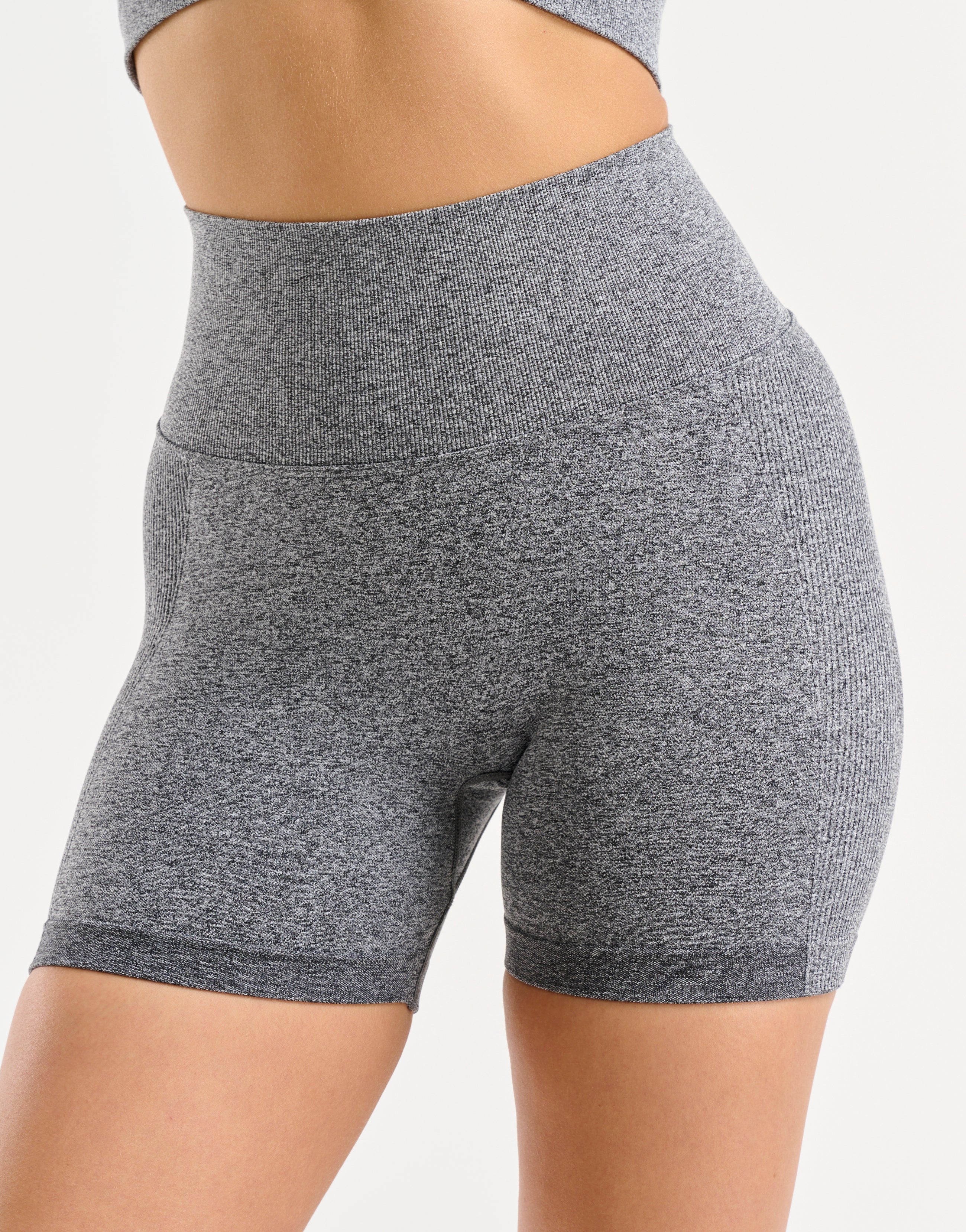 Arise Scrunch Shorts | Black Scrunch Shorts | ECHT